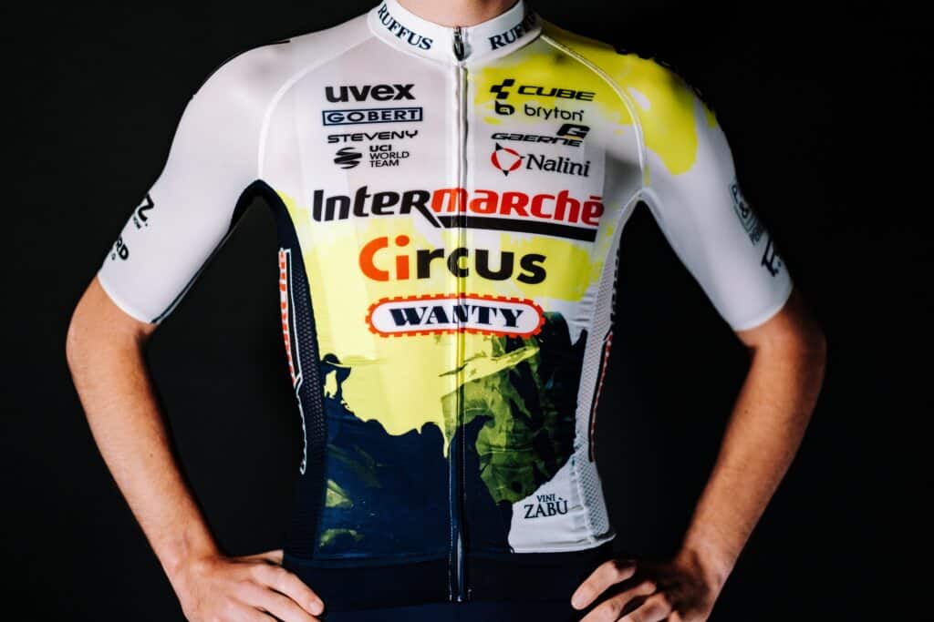 Nalini présente le maillot 2023 d'Intermarché Circus Wanty
