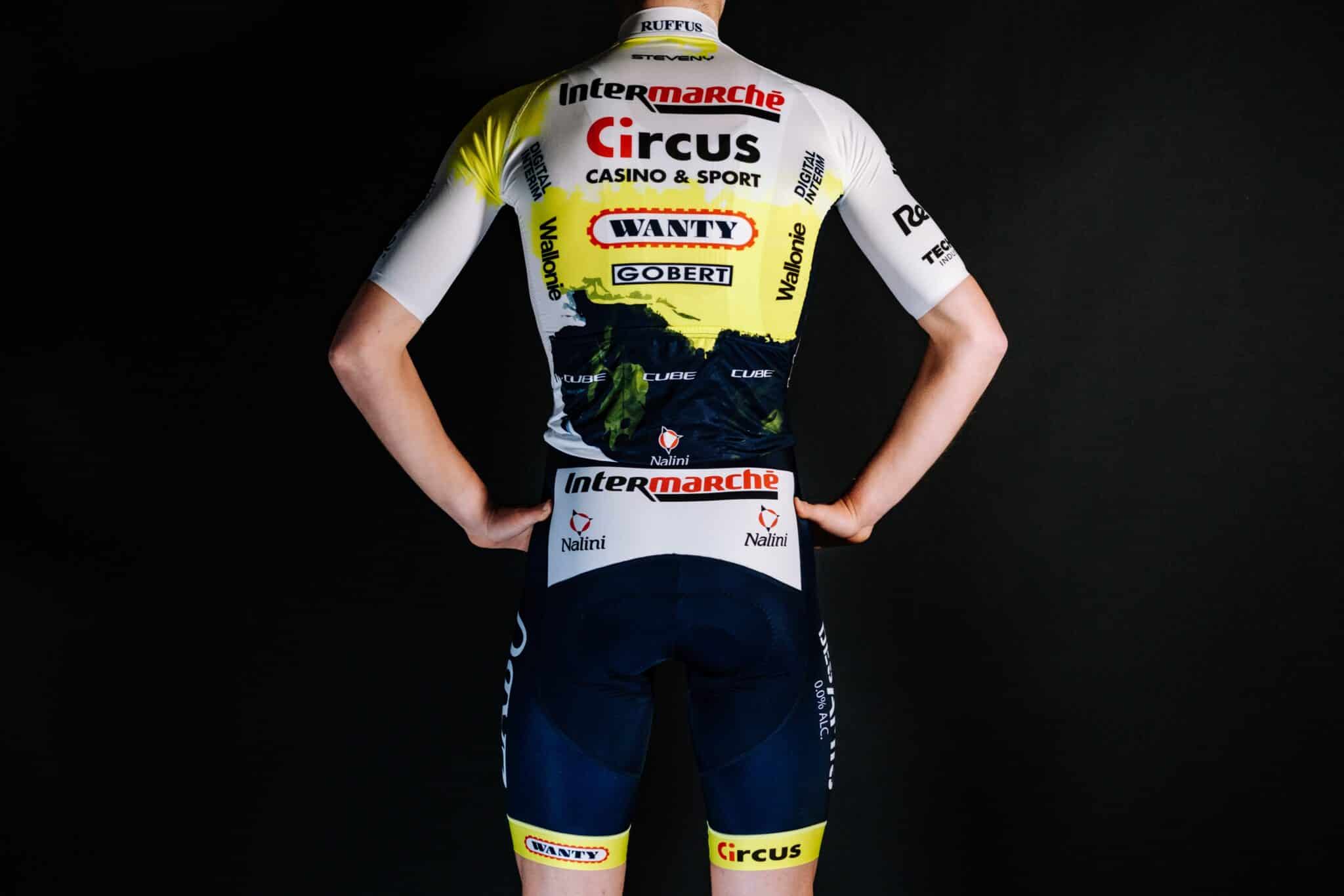 Nalini présente le maillot 2023 d'Intermarché Circus Wanty