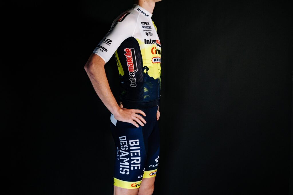 Nalini présente le maillot 2023 d'Intermarché Circus Wanty