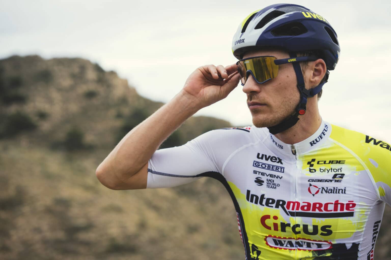 Intermarché Circus Wanty roulera avec des casques de velo Uvex