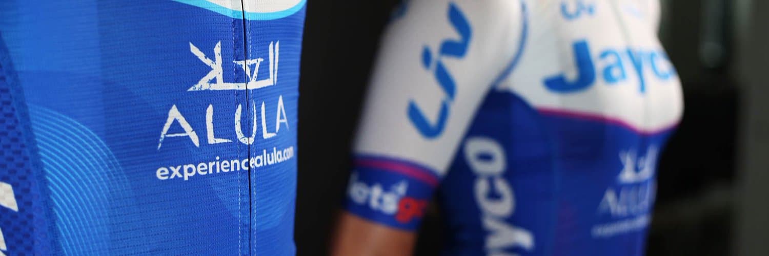 Jayco AlUla dévoile les maillots 2023 de ses équipes WorldTour
