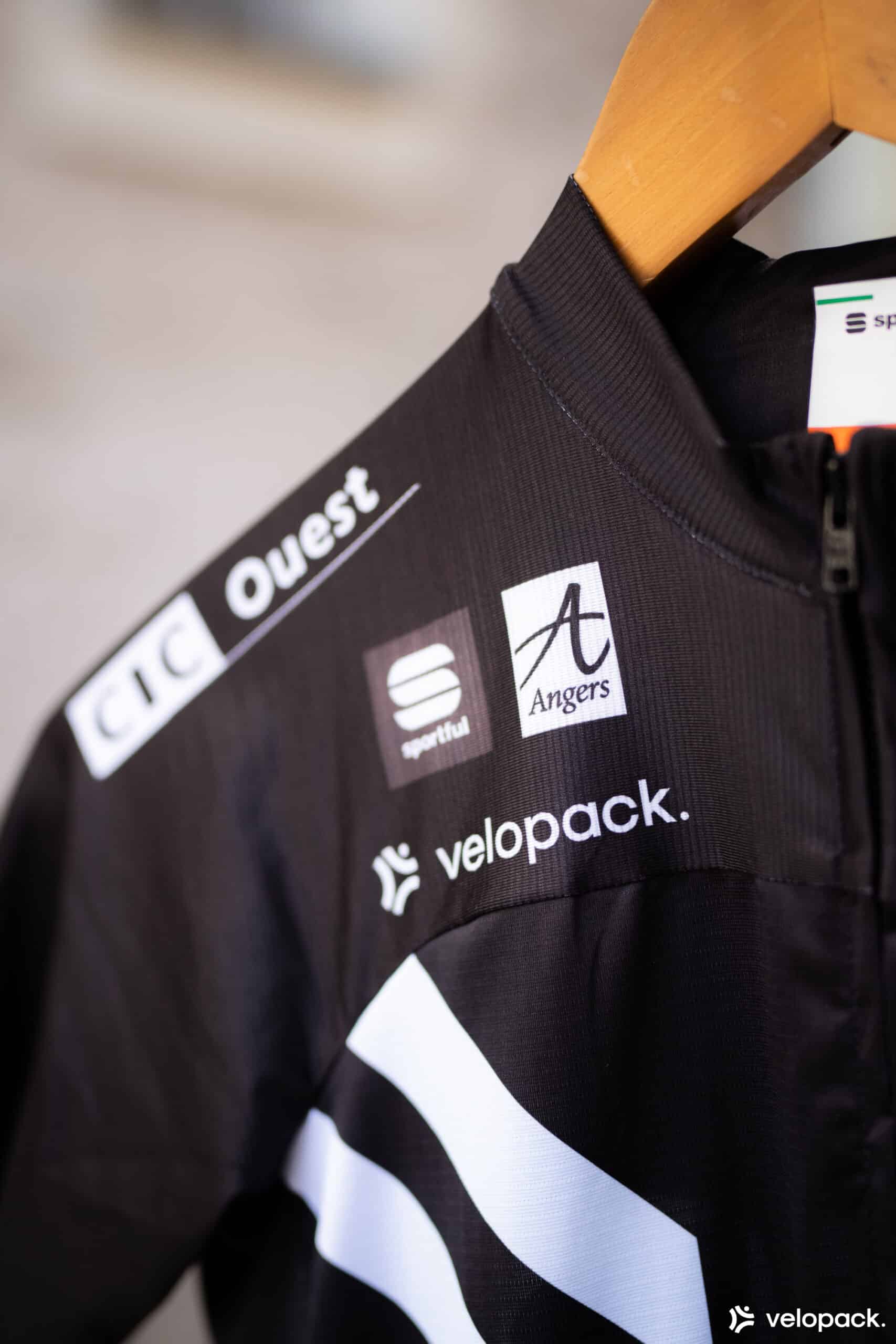 velopack s'affiche sur un maillot de cyclisme - velopack.