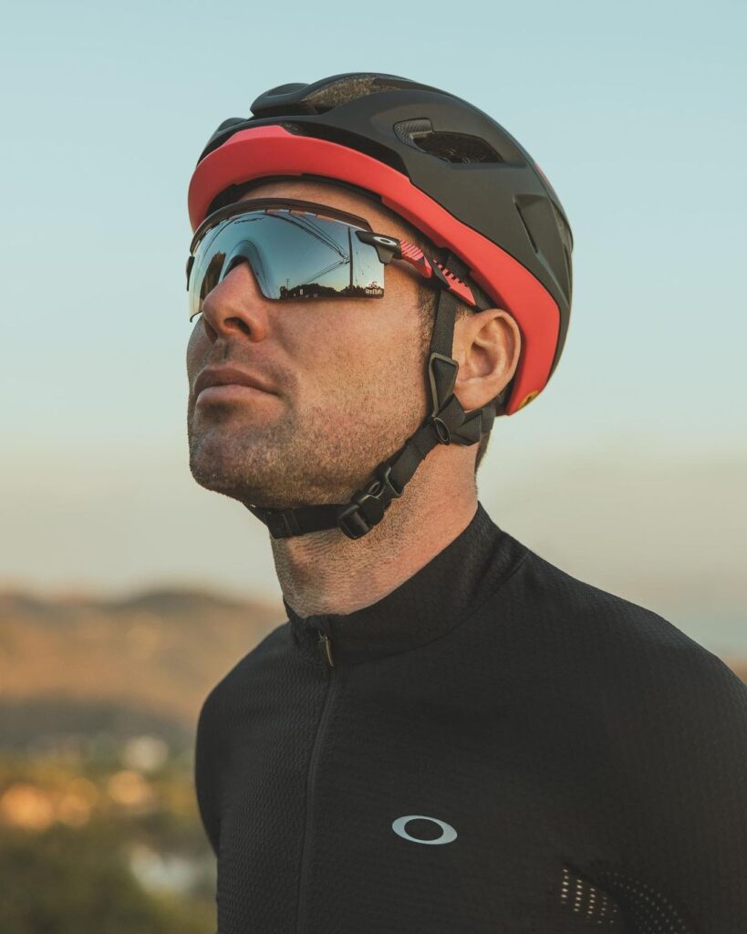 Oakley dévoile la Encoder Strike en édition Giro d'Italia 2024