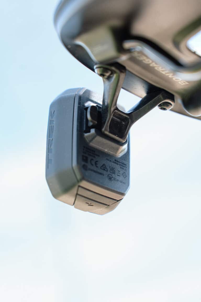 Trek CarBack Radar : Une lumière arrière connectée pour la sécurité