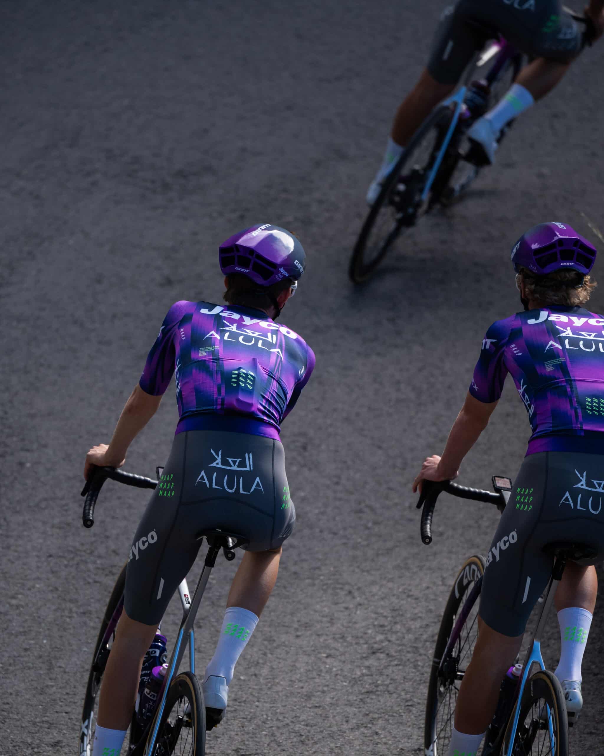 Jayco - AlUla signe avec Maap et sort son maillot 2025