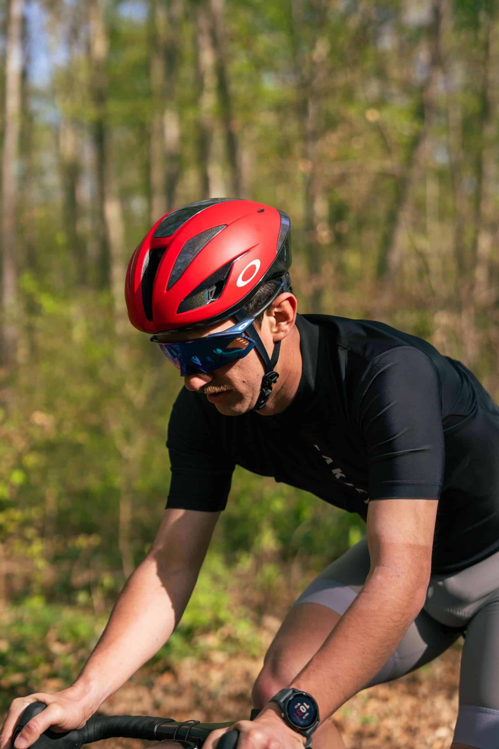Oakley dévoile ses nouveaux casques de vélo aérodynamiques
