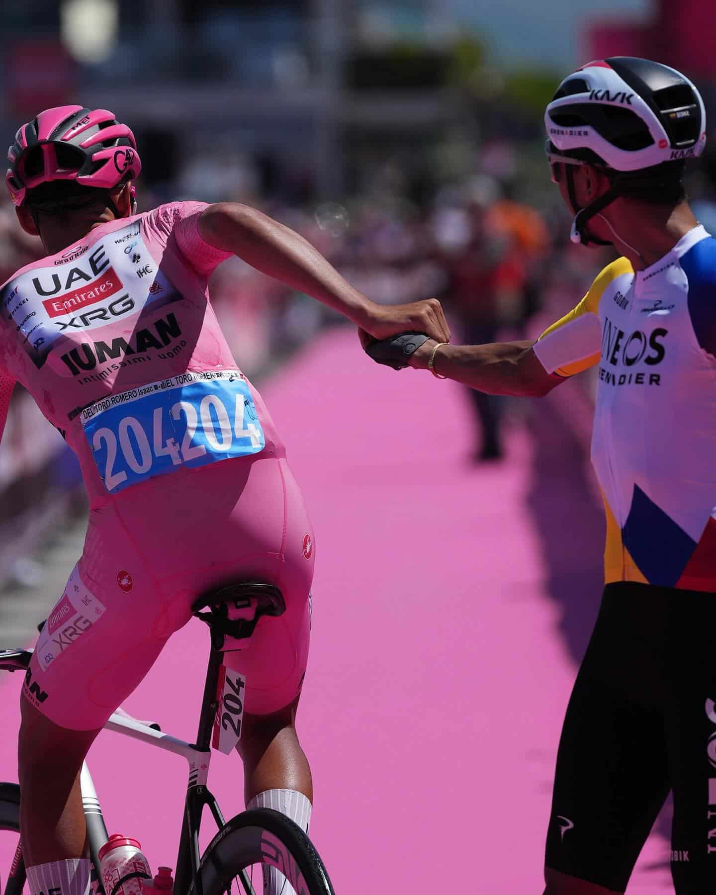 Pourquoi il y a un dossard bleu sur le Giro 2025