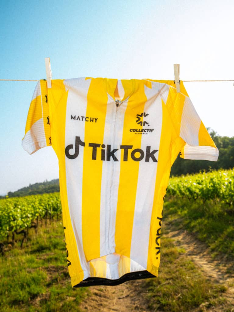 Collectif velopack : un maillot rétro pour la 3e saison avec TikTok
