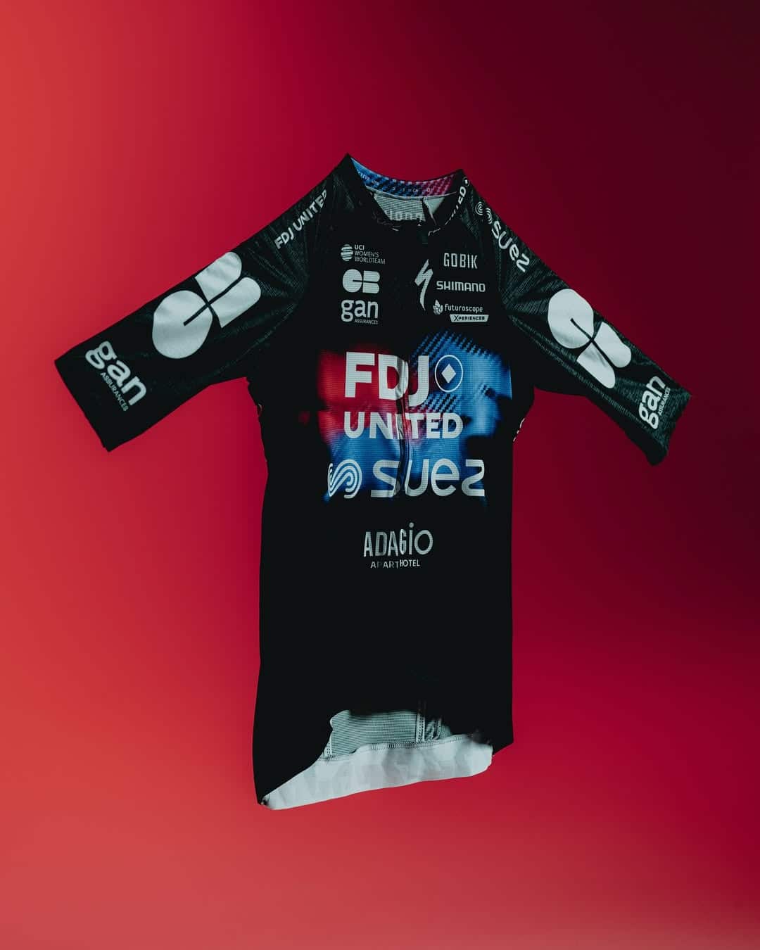 FDJ - Suez : le maillot 2026 est sombre et ambitieux