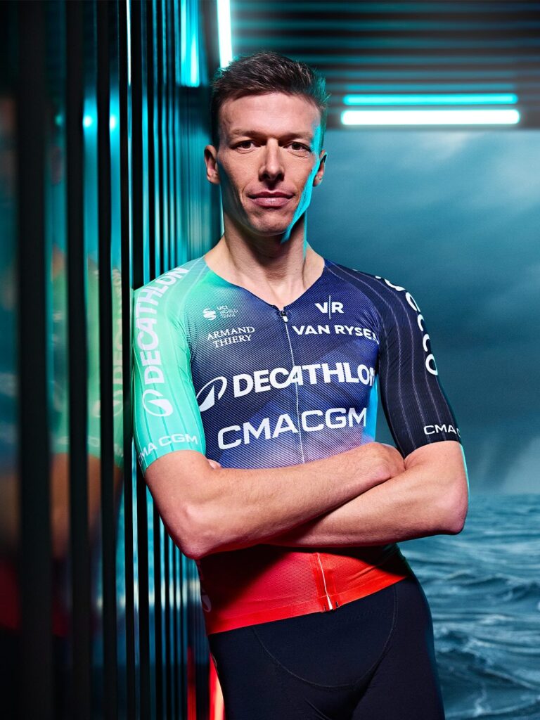 Le maillot 2026 de Décathlon CMA CGM Team dévoilé